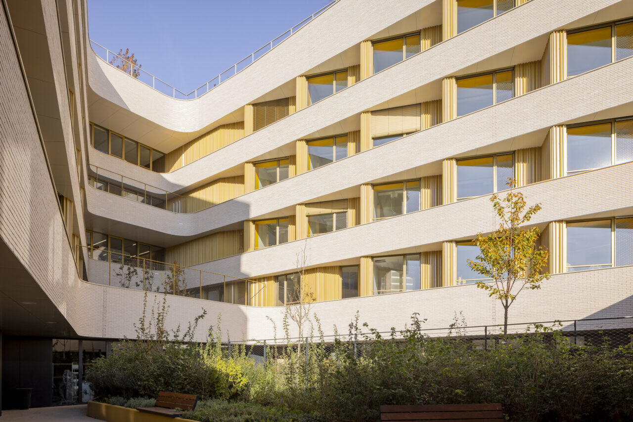 New building of the Sainte-Périne Hospital – CELNIKIER / GRABLI ...